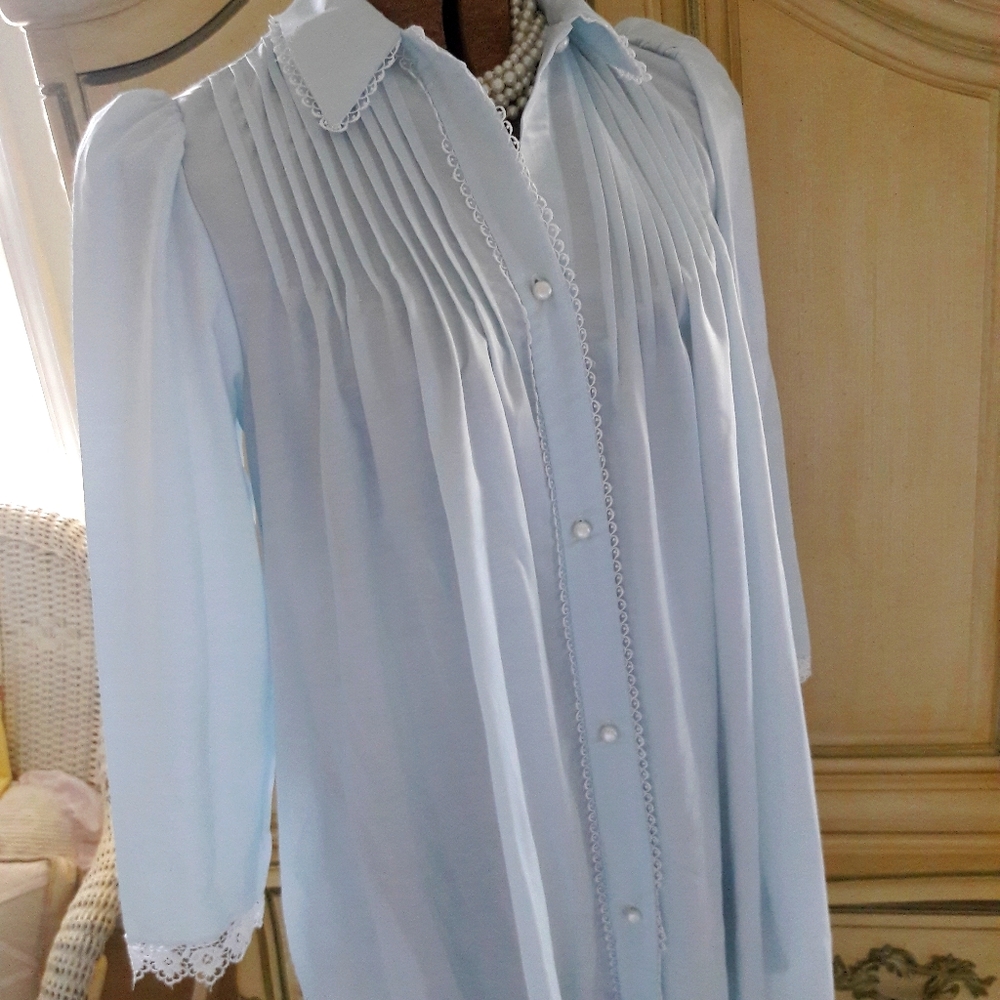 Beautiful Vtg "Saybury",Baby Blue Robe/ Gown! - Gem